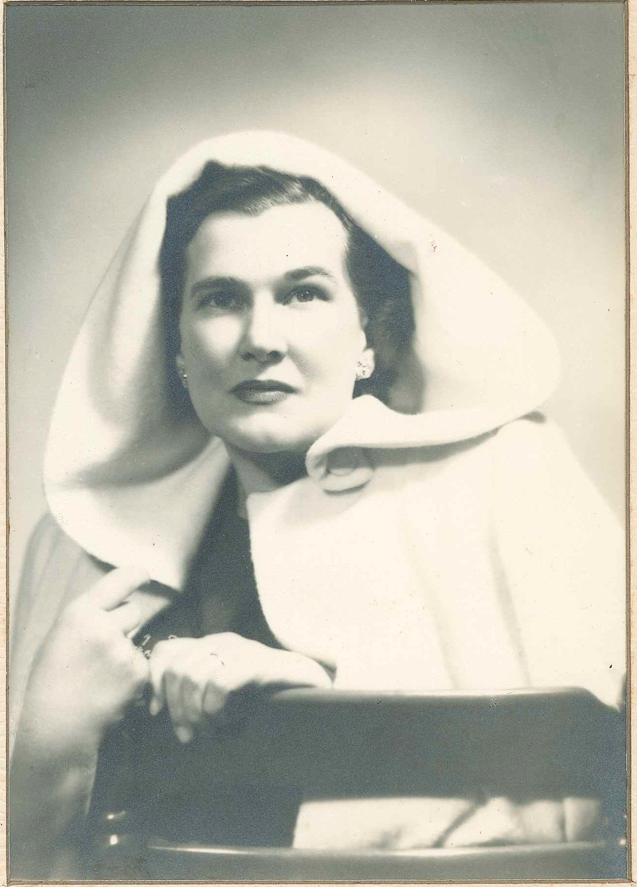 Muriel Grace Henderson (nee Butcher) | Edwin Hubert Henderson Architect